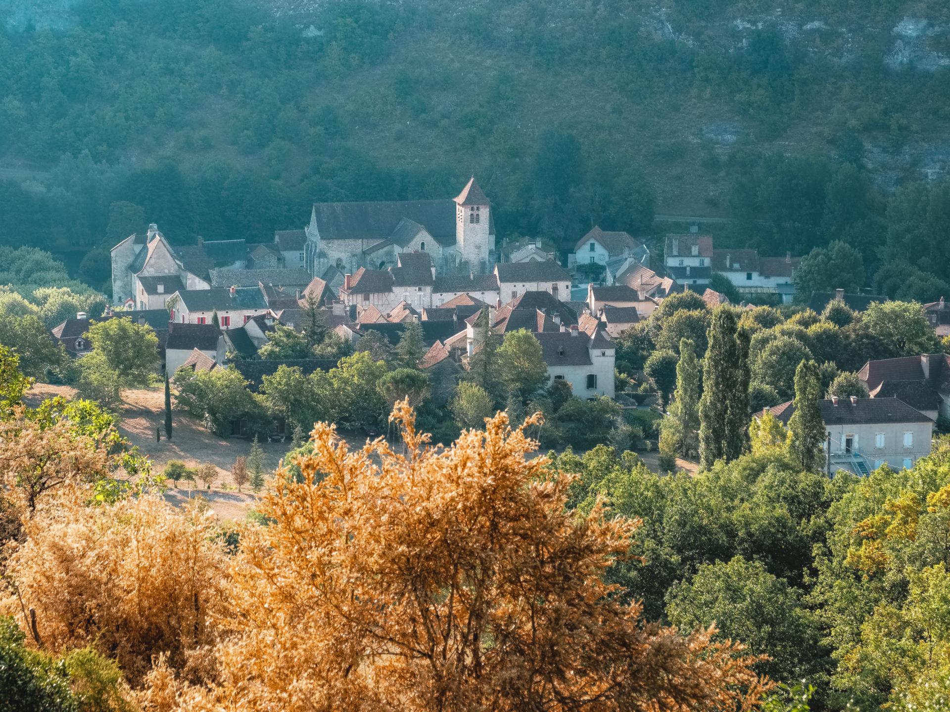 Grande randonnée à pied dans la vallée du Célé | Tourisme Lot